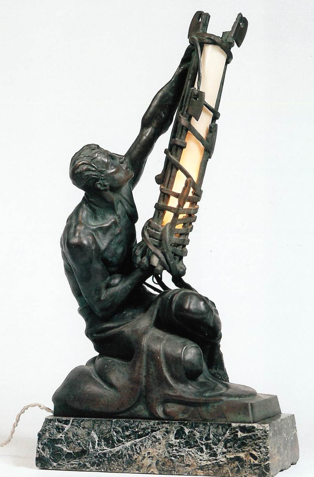 Under Mussolini: Decorative and Propaganda Arts of the Twenties and ...